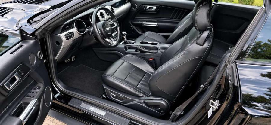 Melns Ford Mustang 2019 Klaipėda, ar dzinēja tilpumu 2.25 L un nobraukumu 81 tūkst. km par 17499 €, foto 16 vietnē AUTOMOTO.COM.LV