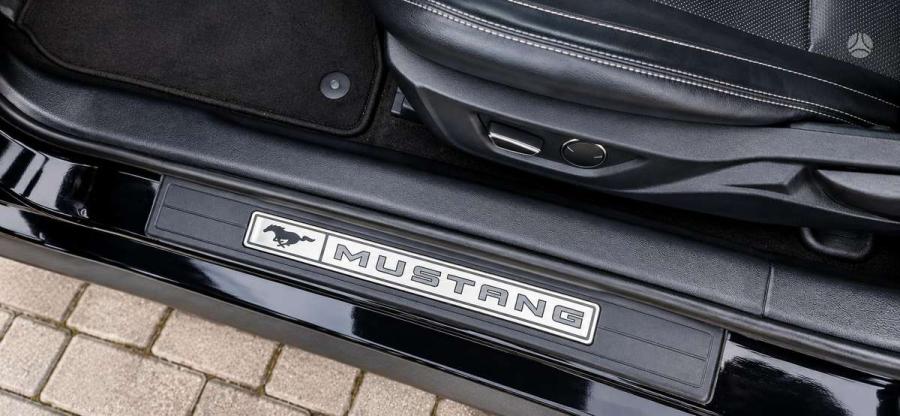 Melns Ford Mustang 2019 Klaipėda, ar dzinēja tilpumu 2.25 L un nobraukumu 81 tūkst. km par 17499 €, foto 17 vietnē AUTOMOTO.COM.LV