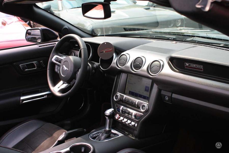 Melns Ford Mustang 2019 Viļņa, ar dzinēja tilpumu 5.00 L un nobraukumu 130 tūkst. km par 27999 €, foto 18 vietnē AUTOMOTO.COM.LV
