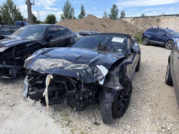 Melns Ford Mustang 2020 Šauļi, ar dzinēja tilpumu 4.95 L un nobraukumu 87 tūkst. km par 18100 €, foto 3 vietnē AUTOMOTO.COM.LV