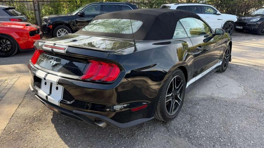 Black Ford Mustang 2023 in Ukmerge, with an engine capacity of 2.25 L and mileage of 58 thousand km for 28499 €, photo 7 on AUTOMOTO.COM.LV