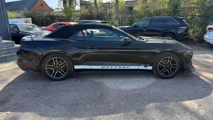 Black Ford Mustang 2023 in Ukmerge, with an engine capacity of 2.25 L and mileage of 58 thousand km for 28499 €, photo 8 on AUTOMOTO.COM.LV