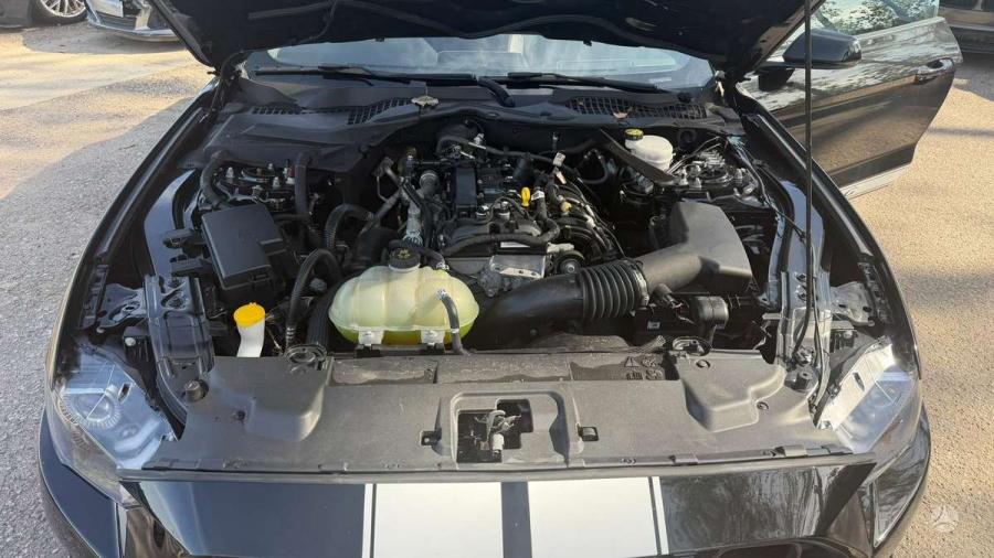 Black Ford Mustang 2023 in Ukmerge, with an engine capacity of 2.25 L and mileage of 58 thousand km for 28499 €, photo 9 on AUTOMOTO.COM.LV