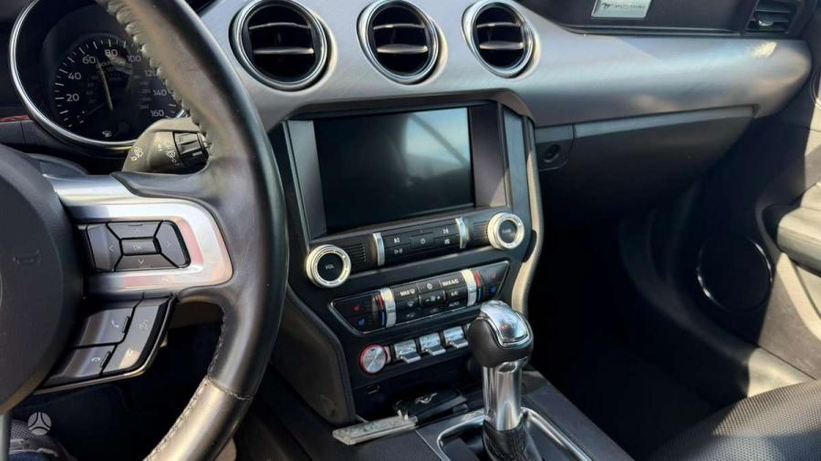 Black Ford Mustang 2023 in Ukmerge, with an engine capacity of 2.25 L and mileage of 58 thousand km for 28499 €, photo 12 on AUTOMOTO.COM.LV