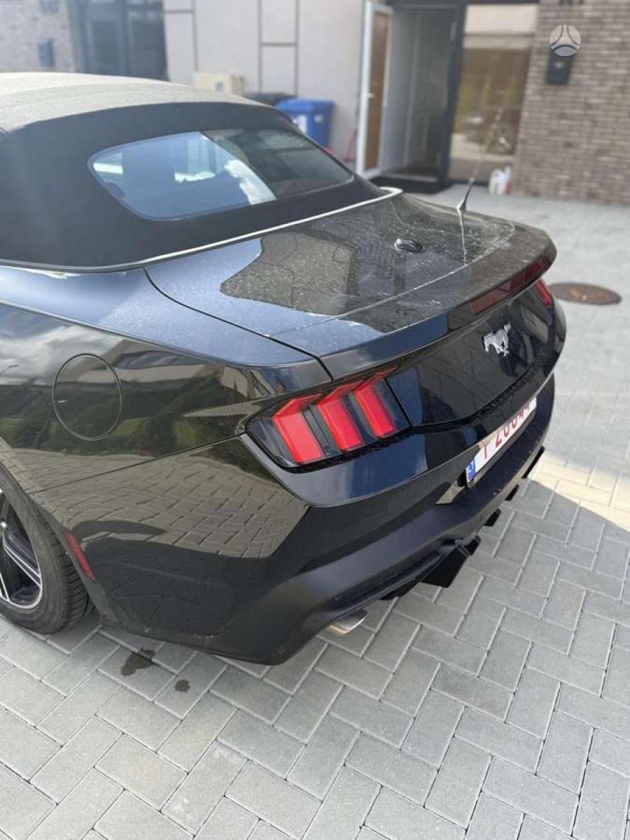 Black Ford Mustang 2024 in Klaipeda, with an engine capacity of 2.25 L and mileage of 80 thousand km for 32900 €, photo 5 on AUTOMOTO.COM.LV