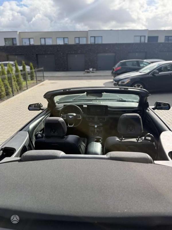 Black Ford Mustang 2024 in Klaipeda, with an engine capacity of 2.25 L and mileage of 80 thousand km for 32900 €, photo 7 on AUTOMOTO.COM.LV