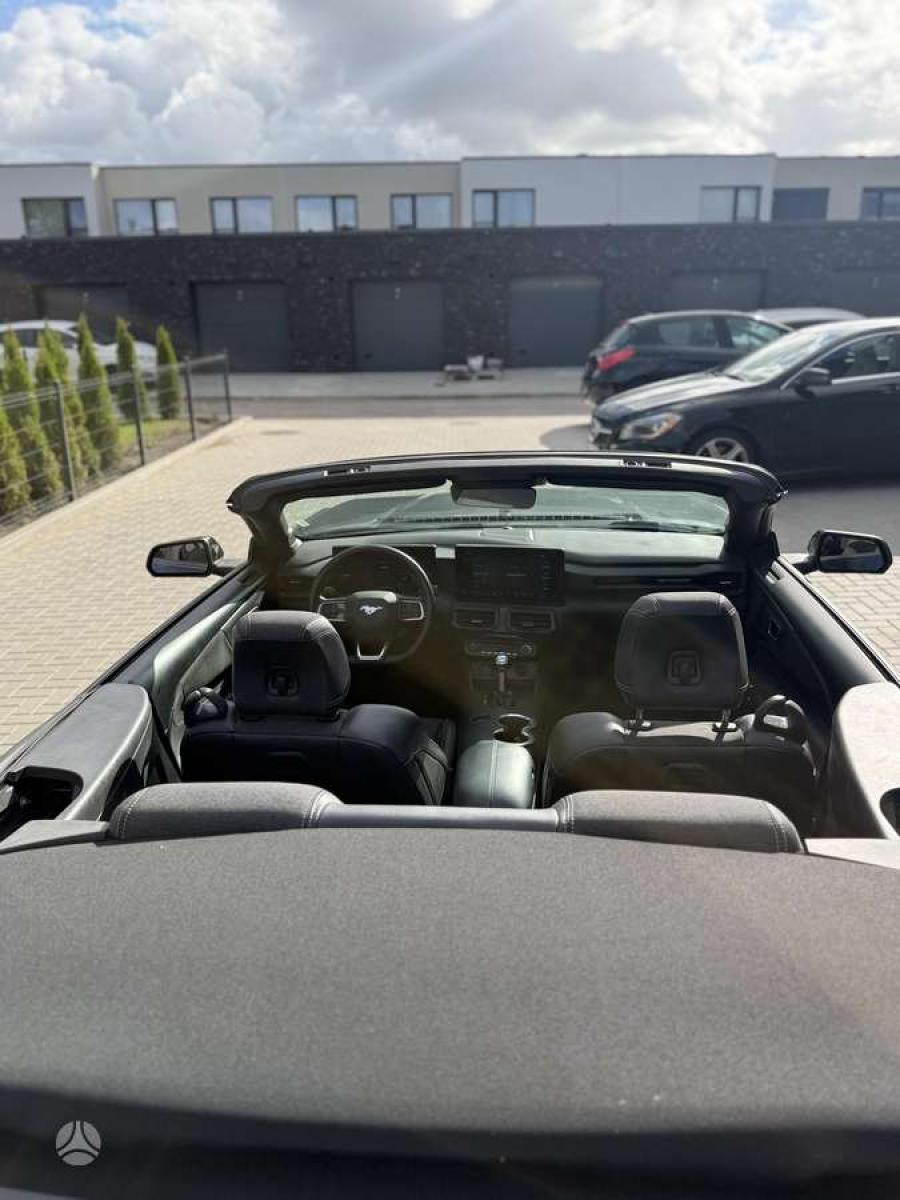 Black Ford Mustang 2024 in Klaipeda, with an engine capacity of 2.25 L and mileage of 80 thousand km for 32900 €, photo 8 on AUTOMOTO.COM.LV