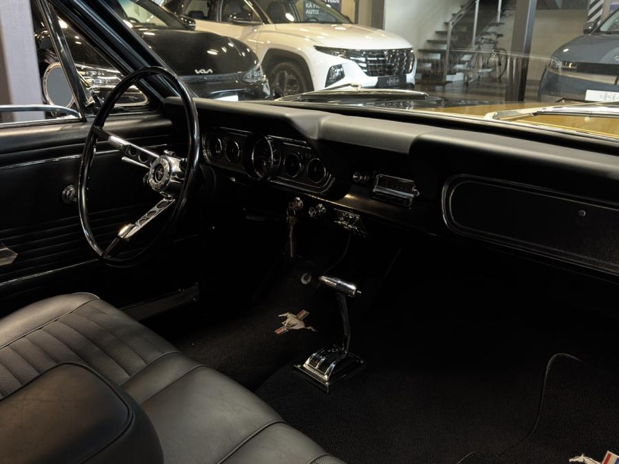 Black Ford Mustang 1966 in Riga, with an engine capacity of 4.70 L and mileage of 56 thousand km for 45000 €, photo 13 on AUTOMOTO.COM.LV