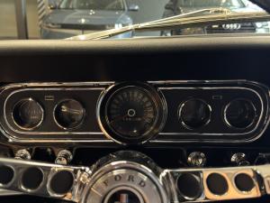 Black Ford Mustang 1966 in Riga, with an engine capacity of 4.70 L and mileage of 56 thousand km for 45000 €, photo 15 on AUTOMOTO.COM.LV
