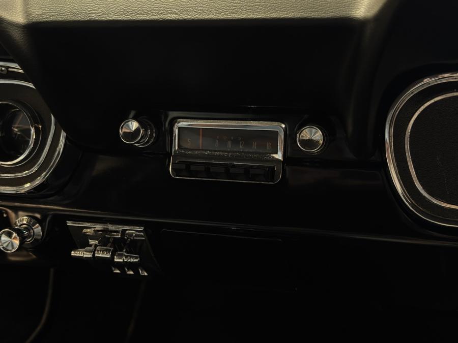 Black Ford Mustang 1966 in Riga, with an engine capacity of 4.70 L and mileage of 56 thousand km for 45000 €, photo 17 on AUTOMOTO.COM.LV