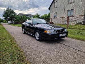 Melns Ford Mustang 1995 Viļņa, ar dzinēja tilpumu 3.79 L un nobraukumu 298 tūkst. km par 5000 €, foto  vietnē AUTOMOTO.COM.LV