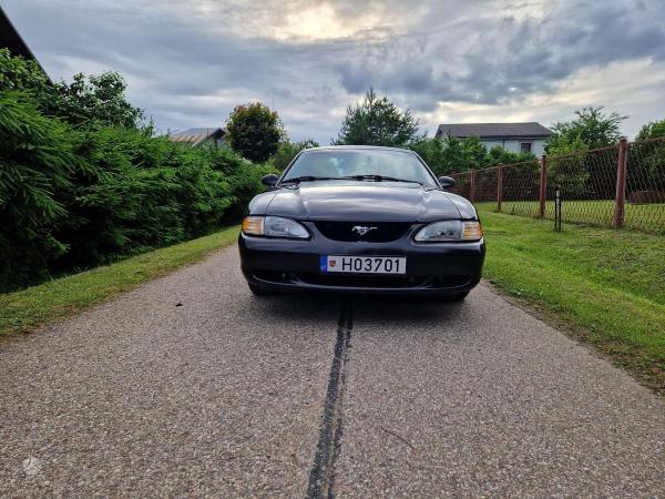 Melns Ford Mustang 1995 Viļņa, ar dzinēja tilpumu 3.79 L un nobraukumu 298 tūkst. km par 5000 €, foto 2 vietnē AUTOMOTO.COM.LV
