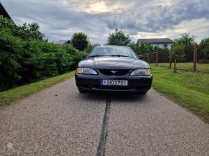 Melns Ford Mustang 1995 Viļņa, ar dzinēja tilpumu 3.79 L un nobraukumu 298 tūkst. km par 5000 €, foto 3 vietnē AUTOMOTO.COM.LV