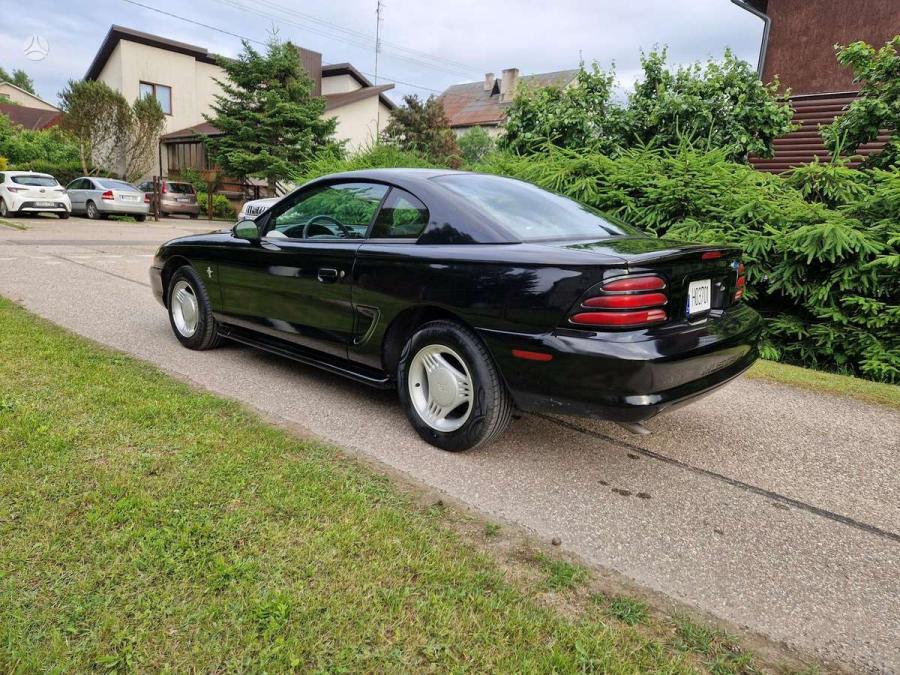 Melns Ford Mustang 1995 Viļņa, ar dzinēja tilpumu 3.79 L un nobraukumu 298 tūkst. km par 5000 €, foto 5 vietnē AUTOMOTO.COM.LV