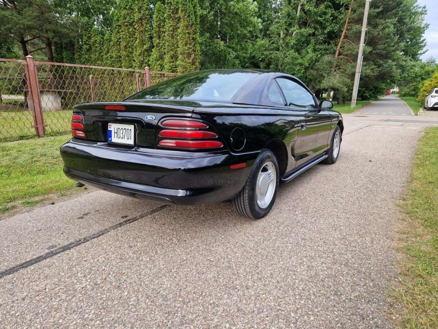 Melns Ford Mustang 1995 Viļņa, ar dzinēja tilpumu 3.79 L un nobraukumu 298 tūkst. km par 5000 €, foto 8 vietnē AUTOMOTO.COM.LV