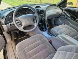 Melns Ford Mustang 1995 Viļņa, ar dzinēja tilpumu 3.79 L un nobraukumu 298 tūkst. km par 5000 €, foto 10 vietnē AUTOMOTO.COM.LV