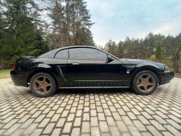 Melns Ford Mustang 2000 Ogre, ar dzinēja tilpumu 4.60 L un nobraukumu 191 tūkst. km par 7900 €, foto 2 vietnē AUTOMOTO.COM.LV