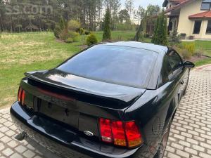 Melns Ford Mustang 2000 Ogre, ar dzinēja tilpumu 4.60 L un nobraukumu 191 tūkst. km par 7900 €, foto 4 vietnē AUTOMOTO.COM.LV
