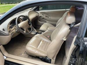 Melns Ford Mustang 2000 Ogre, ar dzinēja tilpumu 4.60 L un nobraukumu 191 tūkst. km par 7900 €, foto 8 vietnē AUTOMOTO.COM.LV