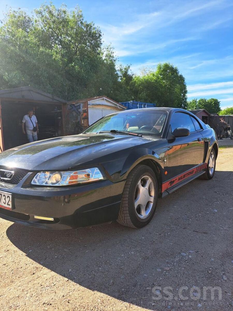 Black Ford Mustang 2000 in Liepaja, with an engine capacity of 3.80 L and mileage of 128 thousand km for 5000 €, photo 1 on AUTOMOTO.COM.LV