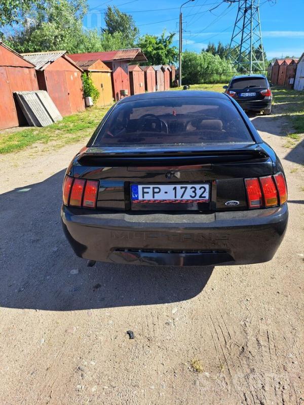 Black Ford Mustang 2000 in Liepaja, with an engine capacity of 3.80 L and mileage of 128 thousand km for 5000 €, photo 3 on AUTOMOTO.COM.LV