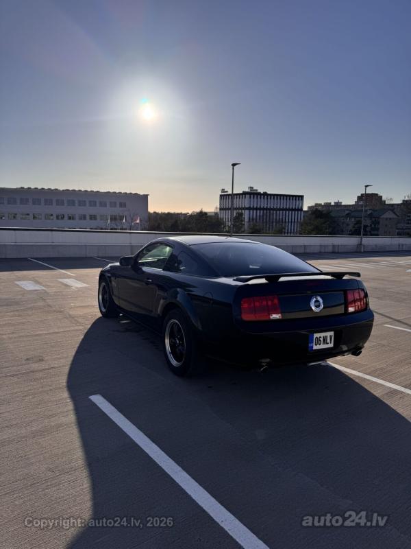 Black Ford Mustang 2005 in Tallinn, with an engine capacity of 4.60 L and mileage of 158 thousand km for 14000 €, photo 3 on AUTOMOTO.COM.LV