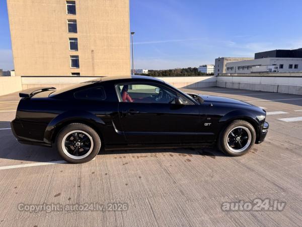 Black Ford Mustang 2005 in Tallinn, with an engine capacity of 4.60 L and mileage of 158 thousand km for 14000 €, photo 4 on AUTOMOTO.COM.LV