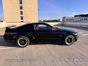 Melns Ford Mustang 2005 Tallina, ar dzinēja tilpumu 4.60 L un nobraukumu 158 tūkst. km par 14000 €, foto 4 vietnē AUTOMOTO.COM.LV