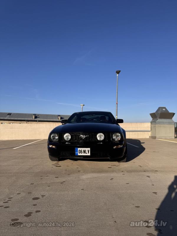 Black Ford Mustang 2005 in Tallinn, with an engine capacity of 4.60 L and mileage of 158 thousand km for 14000 €, photo 5 on AUTOMOTO.COM.LV