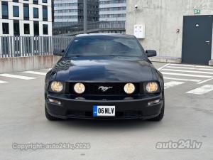 Черный Форд Мустанг 2005 в Таллин, объемом двигателя 4.60 л и пробегом 159 тыс. км за 14990 €, фото  на AUTOMOTO.COM.LV