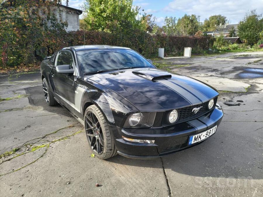 Black Ford Mustang 2007 in Riga, with an engine capacity of 4.60 L and mileage of 125 thousand km for 15999 €, photo 1 on AUTOMOTO.COM.LV