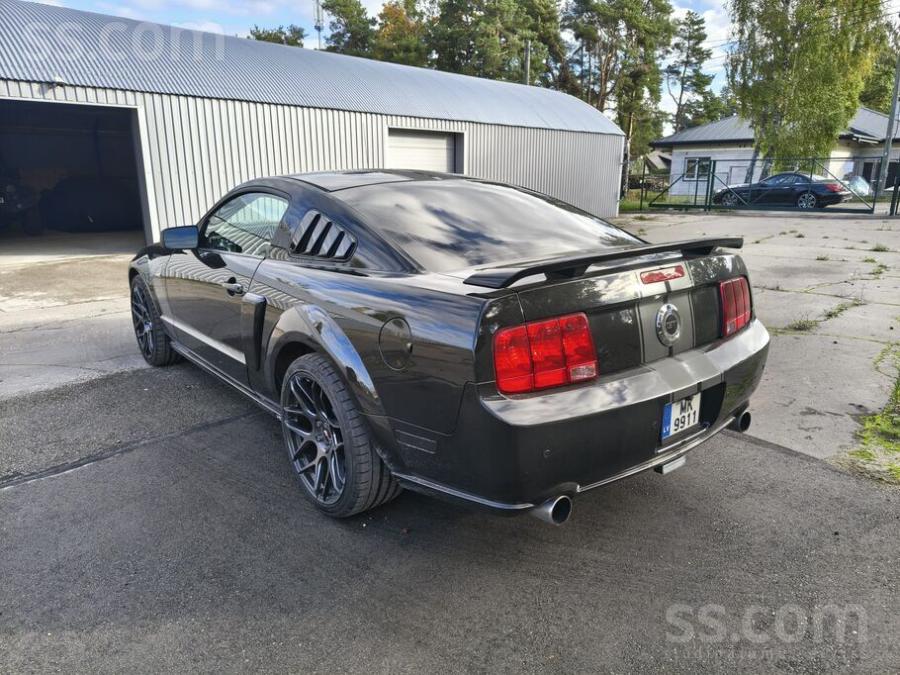 Black Ford Mustang 2007 in Riga, with an engine capacity of 4.60 L and mileage of 125 thousand km for 15999 €, photo 3 on AUTOMOTO.COM.LV
