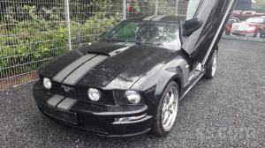 Black Ford Mustang 2007 in Riga, with an engine capacity of 4.60 L and mileage of 125 thousand km for 15999 €, photo 11 on AUTOMOTO.COM.LV