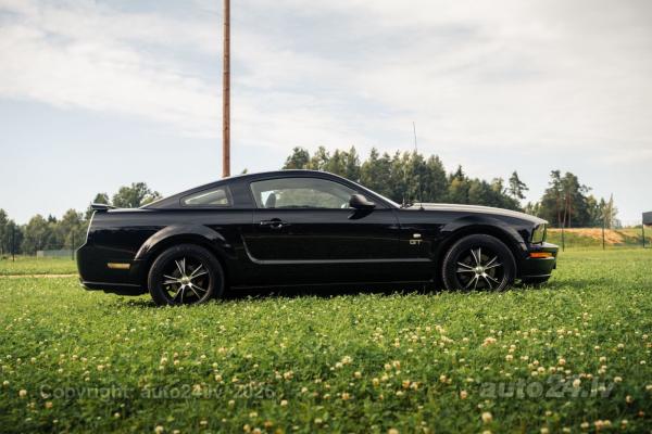 Black Ford Mustang 2009 in Viljandi, with an engine capacity of 4.60 L and mileage of 82 thousand km for 14500 €, photo 1 on AUTOMOTO.COM.LV