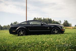 Black Ford Mustang 2009 in Viljandi, with an engine capacity of 4.60 L and mileage of 82 thousand km for 14500 €, photo  on AUTOMOTO.COM.LV