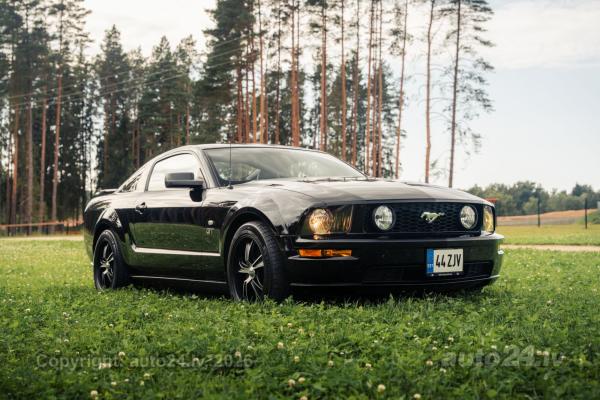 Black Ford Mustang 2009 in Viljandi, with an engine capacity of 4.60 L and mileage of 82 thousand km for 14500 €, photo 2 on AUTOMOTO.COM.LV