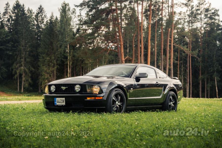 Black Ford Mustang 2009 in Viljandi, with an engine capacity of 4.60 L and mileage of 82 thousand km for 14500 €, photo 4 on AUTOMOTO.COM.LV