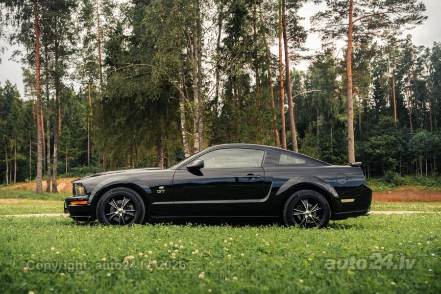 Black Ford Mustang 2009 in Viljandi, with an engine capacity of 4.60 L and mileage of 82 thousand km for 14500 €, photo 5 on AUTOMOTO.COM.LV
