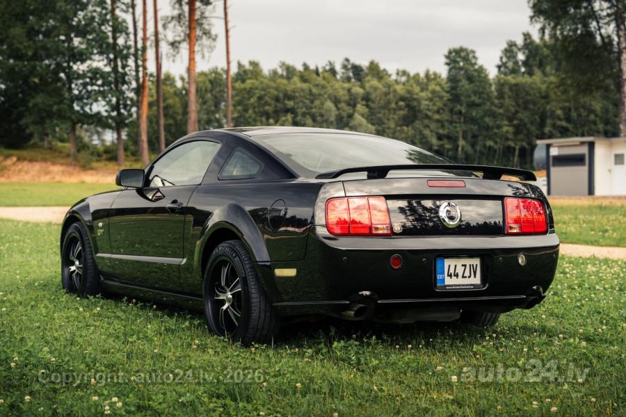 Black Ford Mustang 2009 in Viljandi, with an engine capacity of 4.60 L and mileage of 82 thousand km for 14500 €, photo 7 on AUTOMOTO.COM.LV