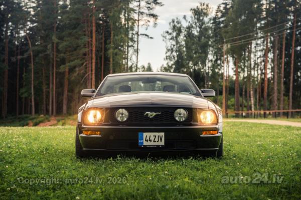 Black Ford Mustang 2009 in Viljandi, with an engine capacity of 4.60 L and mileage of 82 thousand km for 14500 €, photo 7 on AUTOMOTO.COM.LV
