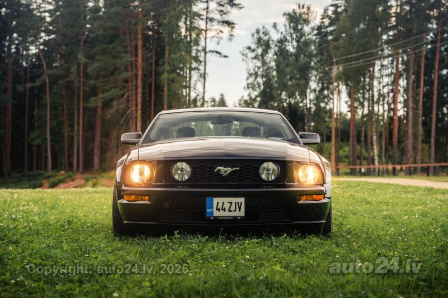 Black Ford Mustang 2009 in Viljandi, with an engine capacity of 4.60 L and mileage of 82 thousand km for 14500 €, photo 8 on AUTOMOTO.COM.LV