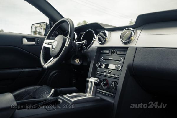 Black Ford Mustang 2009 in Viljandi, with an engine capacity of 4.60 L and mileage of 82 thousand km for 14500 €, photo 10 on AUTOMOTO.COM.LV
