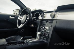 Black Ford Mustang 2009 in Viljandi, with an engine capacity of 4.60 L and mileage of 82 thousand km for 14500 €, photo 11 on AUTOMOTO.COM.LV