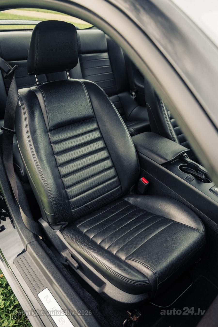 Black Ford Mustang 2009 in Viljandi, with an engine capacity of 4.60 L and mileage of 82 thousand km for 14500 €, photo 13 on AUTOMOTO.COM.LV