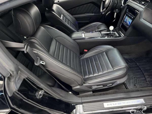 Black Ford Mustang 2013 in Vilnius, with an engine capacity of 4.95 L and mileage of 152 thousand km for 19900 €, photo 6 on AUTOMOTO.COM.LV
