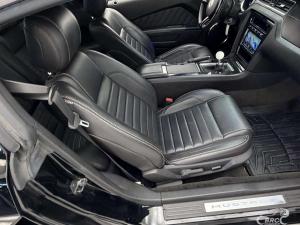 Melns Ford Mustang 2013 Viļņa, ar dzinēja tilpumu 4.95 L un nobraukumu 152 tūkst. km par 19900 €, foto 7 vietnē AUTOMOTO.COM.LV