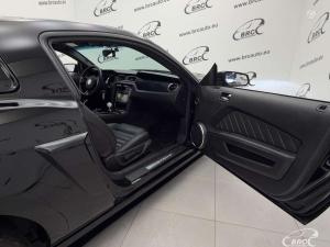 Melns Ford Mustang 2013 Viļņa, ar dzinēja tilpumu 4.95 L un nobraukumu 152 tūkst. km par 19900 €, foto 10 vietnē AUTOMOTO.COM.LV