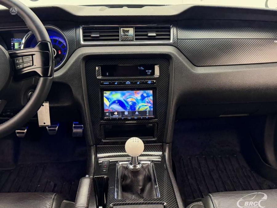 Melns Ford Mustang 2013 Viļņa, ar dzinēja tilpumu 4.95 L un nobraukumu 152 tūkst. km par 19900 €, foto 14 vietnē AUTOMOTO.COM.LV