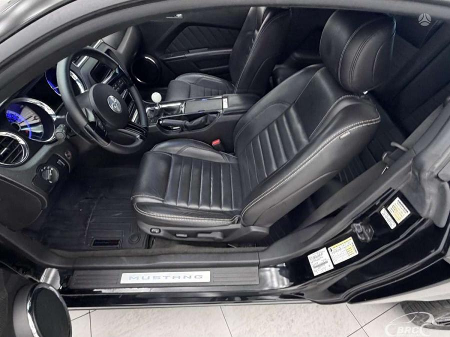 Melns Ford Mustang 2013 Viļņa, ar dzinēja tilpumu 4.95 L un nobraukumu 152 tūkst. km par 19900 €, foto 19 vietnē AUTOMOTO.COM.LV