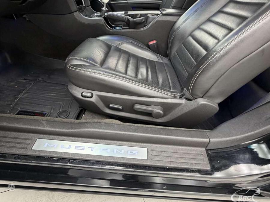 Melns Ford Mustang 2013 Viļņa, ar dzinēja tilpumu 4.95 L un nobraukumu 152 tūkst. km par 19900 €, foto 20 vietnē AUTOMOTO.COM.LV